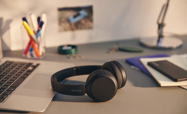 Så här använder du dina trådlösa hörlurar WH-CH520 från Sony | Sony Sweden